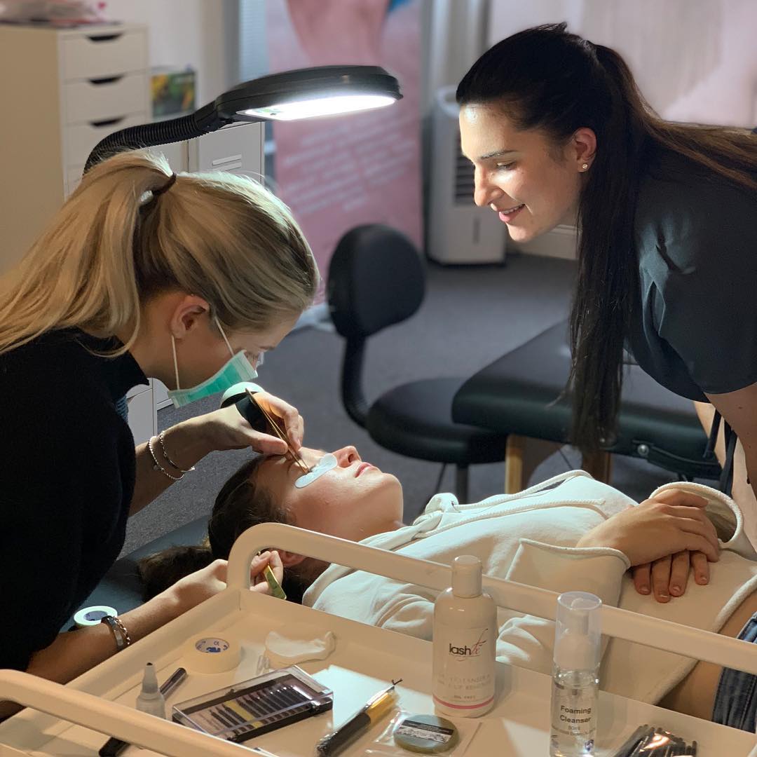 Online Classic Eyelash Extension Training Course ABT and CPD accredited ...